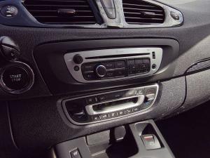 Melns Renault Grand Scenic 2013 Tauragė, ar dzinēja tilpumu 1.20 L un nobraukumu 200 tūkst. km par 4300 €, foto 16 vietnē AUTOMOTO.COM.LV
