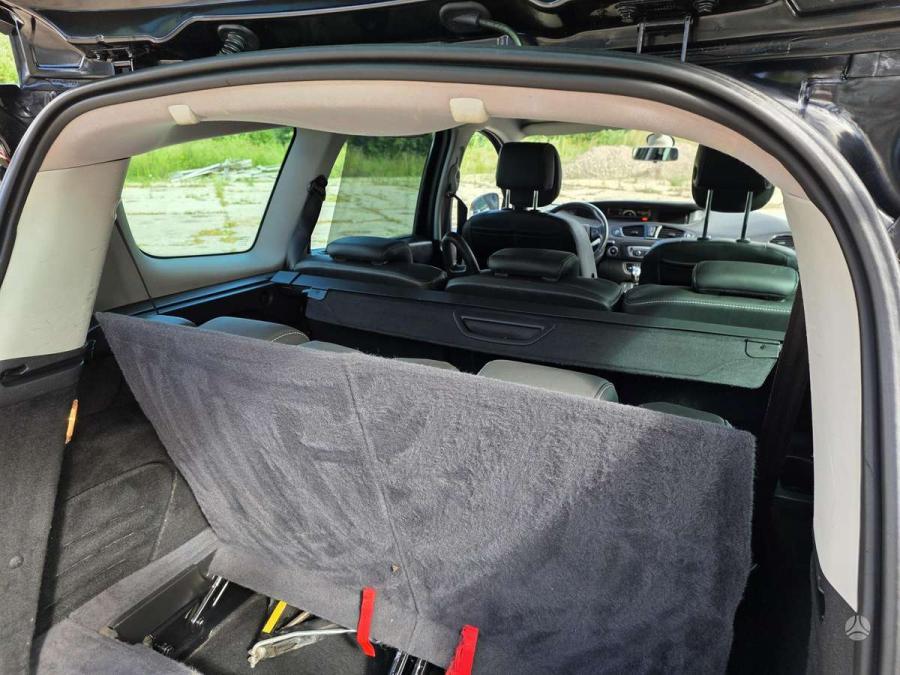 Melns Renault Grand Scenic 2013 Tauragė, ar dzinēja tilpumu 1.20 L un nobraukumu 200 tūkst. km par 4300 €, foto 17 vietnē AUTOMOTO.COM.LV