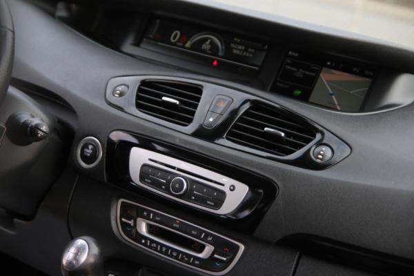 Black Renault Grand Scenic 2015 in Riga, with an engine capacity of 1.20 L and mileage of 152 thousand km for 7290 €, photo 9 on AUTOMOTO.COM.LV