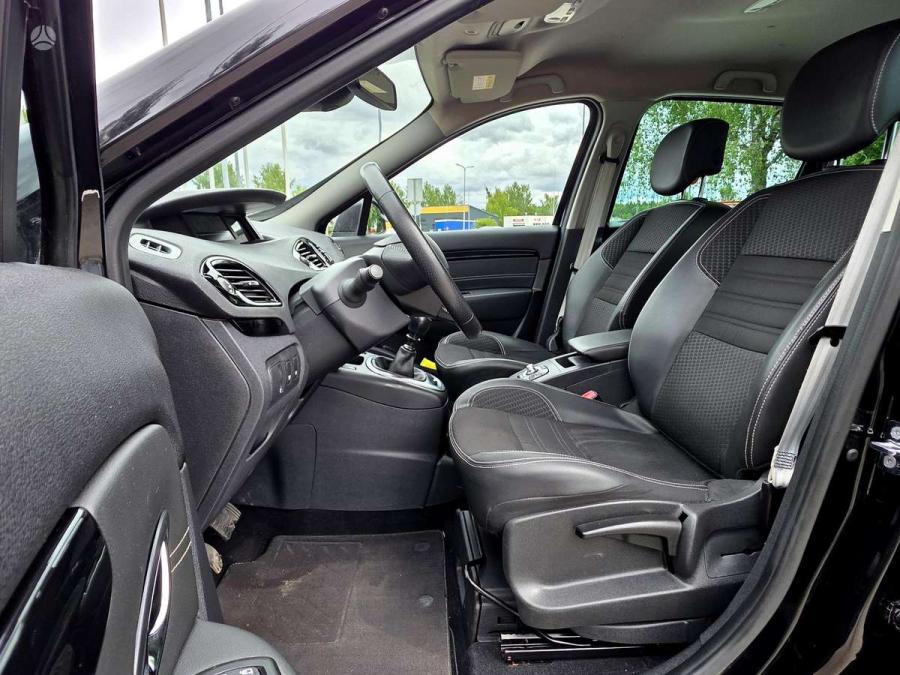 Black Renault Grand Scenic 2015 in Taurage, with an engine capacity of 1.60 L and mileage of 219 thousand km for 5300 €, photo 10 on AUTOMOTO.COM.LV