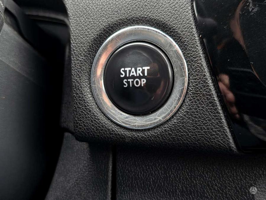 Black Renault Grand Scenic 2015 in Taurage, with an engine capacity of 1.60 L and mileage of 219 thousand km for 5300 €, photo 35 on AUTOMOTO.COM.LV