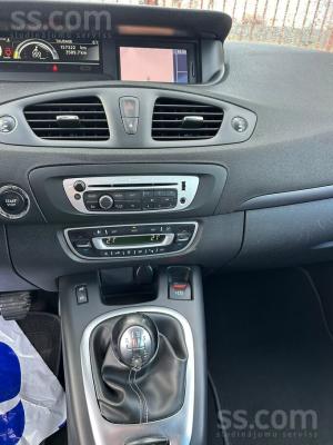 Black Renault Grand Scenic 2015 in Ogre, with an engine capacity of 1.60 L and mileage of 157 thousand km for 6295 €, photo 15 on AUTOMOTO.COM.LV