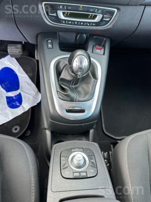 Black Renault Grand Scenic 2015 in Ogre, with an engine capacity of 1.60 L and mileage of 157 thousand km for 6295 €, photo 18 on AUTOMOTO.COM.LV