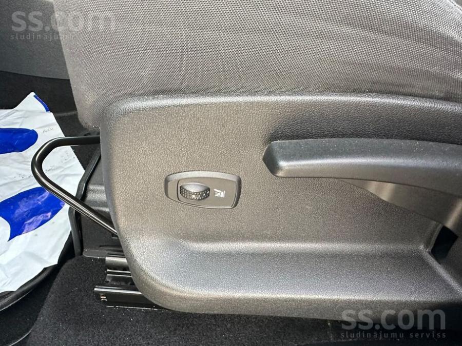Black Renault Grand Scenic 2015 in Ogre, with an engine capacity of 1.60 L and mileage of 157 thousand km for 6295 €, photo 20 on AUTOMOTO.COM.LV