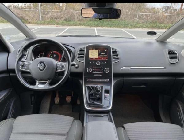 Black Renault Grand Scenic 2017 in Panevezys, with an engine capacity of 1.46 L and mileage of 26 thousand km for 7999 €, photo 4 on AUTOMOTO.COM.LV