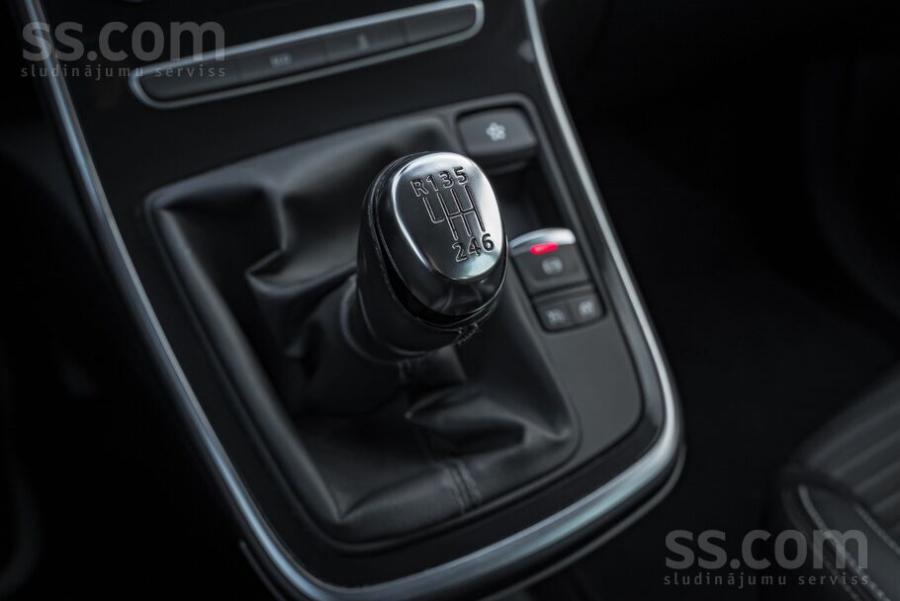 Melns Renault Grand Scenic 2018 Rīga, ar dzinēja tilpumu 1.30 L un nobraukumu 118 tūkst. km par 13500 €, foto 24 vietnē AUTOMOTO.COM.LV