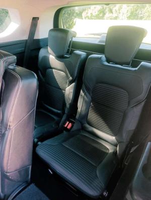 Melns Renault Grand Scenic 2018 Panevēža, ar dzinēja tilpumu 1.60 L un nobraukumu 256 tūkst. km par 8250 €, foto 24 vietnē AUTOMOTO.COM.LV