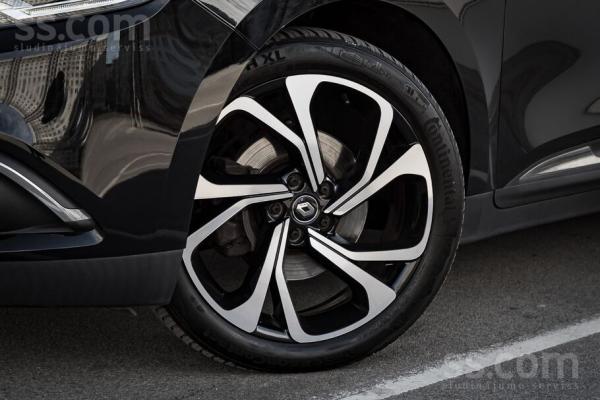 Renault Grand Scenic 2018 in Riga on AUTOMOTO.COM.LV Black Renault Grand Scenic 2018 in Riga, with an engine capacity of 1.30 L and mileage of 118 thousand km for 11750 €, photo 9 on AUTOMOTO.COM.LV