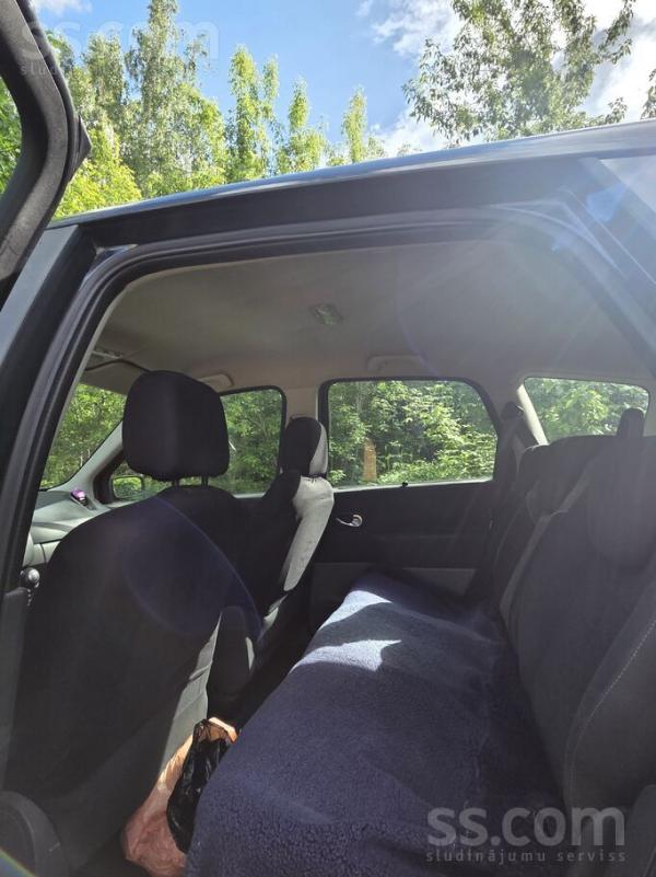 Zils Renault Grand Scenic 2006 Daugavpils, ar dzinēja tilpumu 1.90 L un nobraukumu 280 tūkst. km par 1800 €, foto 3 vietnē AUTOMOTO.COM.LV