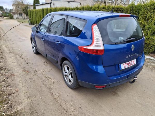 Blue Renault Grand Scenic 2010 in Mazeikiai, with an engine capacity of 1.90 L and mileage of 296 thousand km for 2850 €, photo 4 on AUTOMOTO.COM.LV