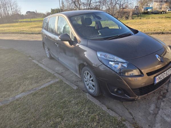 Brown Renault Grand Scenic 2009 in Akmene, with an engine capacity of 1.90 L and mileage of 304 thousand km for 1800 €, photo 1 on AUTOMOTO.COM.LV
