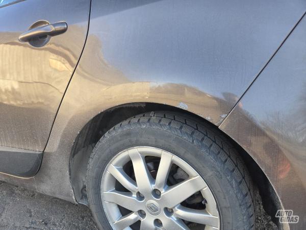 Brown Renault Grand Scenic 2009 in Akmene, with an engine capacity of 1.90 L and mileage of 304 thousand km for 1800 €, photo 4 on AUTOMOTO.COM.LV