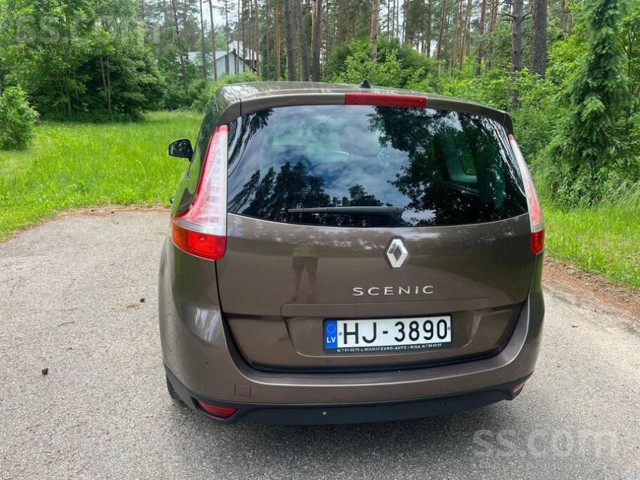 Brown Renault Grand Scenic 2009 in Riga, with an engine capacity of 2.00 L and mileage of 277 thousand km for 2650 €, photo 4 on AUTOMOTO.COM.LV