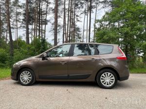 Brown Renault Grand Scenic 2009 in Riga, with an engine capacity of 2.00 L and mileage of 277 thousand km for 2650 €, photo 7 on AUTOMOTO.COM.LV