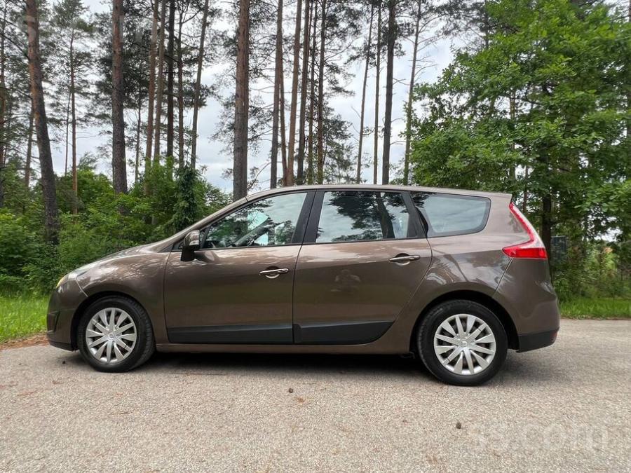 Brown Renault Grand Scenic 2009 in Riga, with an engine capacity of 2.00 L and mileage of 277 thousand km for 2650 €, photo 7 on AUTOMOTO.COM.LV