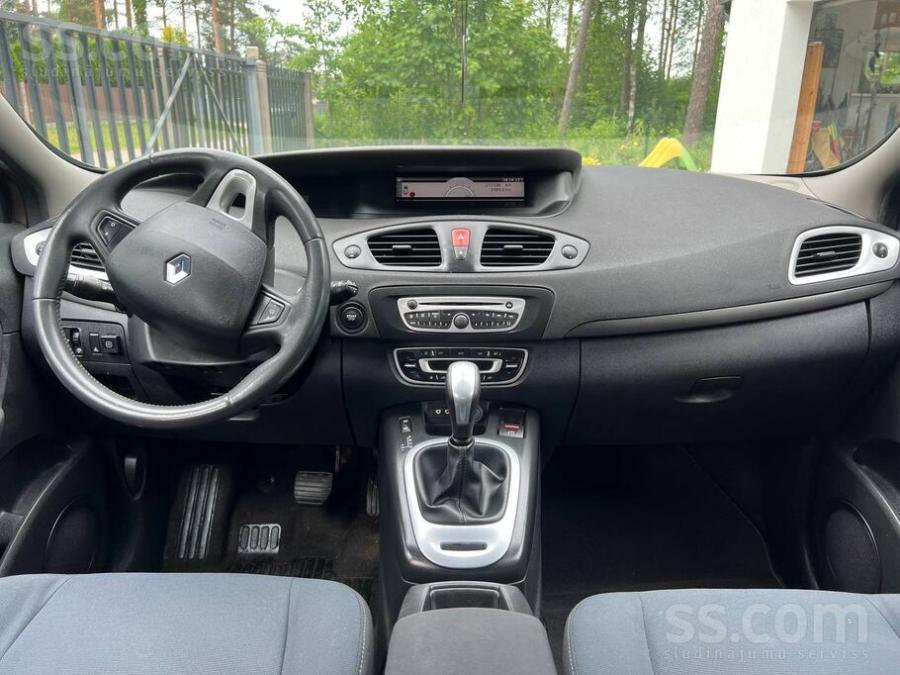 Brown Renault Grand Scenic 2009 in Riga, with an engine capacity of 2.00 L and mileage of 277 thousand km for 2650 €, photo 10 on AUTOMOTO.COM.LV