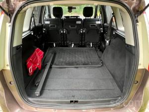 Brown Renault Grand Scenic 2009 in Riga, with an engine capacity of 2.00 L and mileage of 277 thousand km for 2650 €, photo 15 on AUTOMOTO.COM.LV