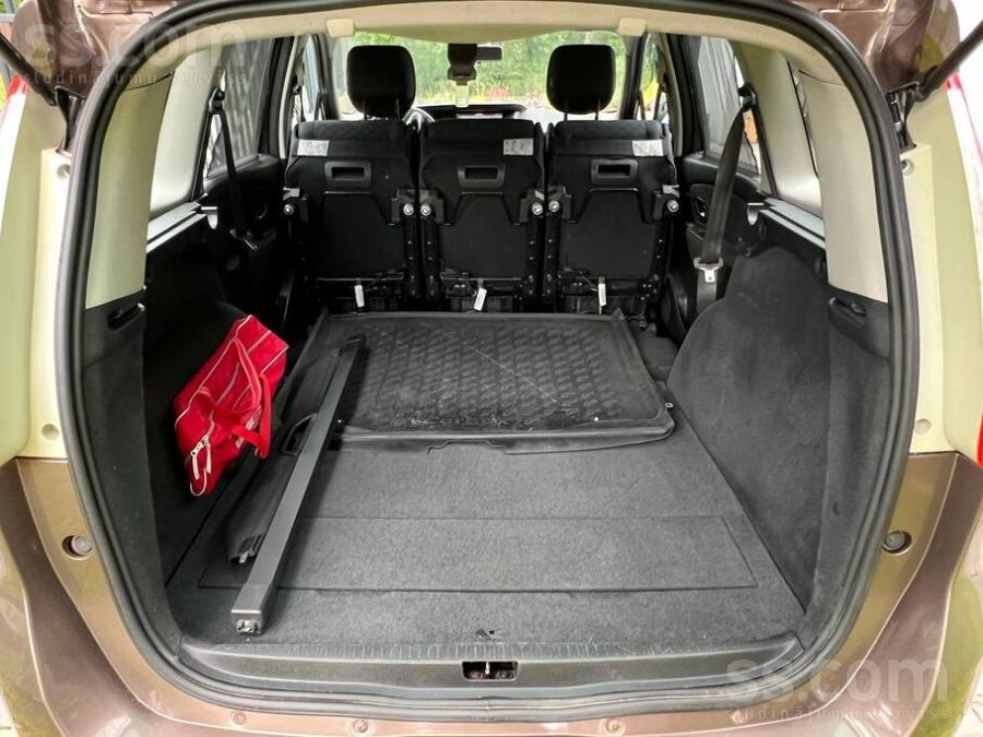 Brown Renault Grand Scenic 2009 in Riga, with an engine capacity of 2.00 L and mileage of 277 thousand km for 2650 €, photo 15 on AUTOMOTO.COM.LV