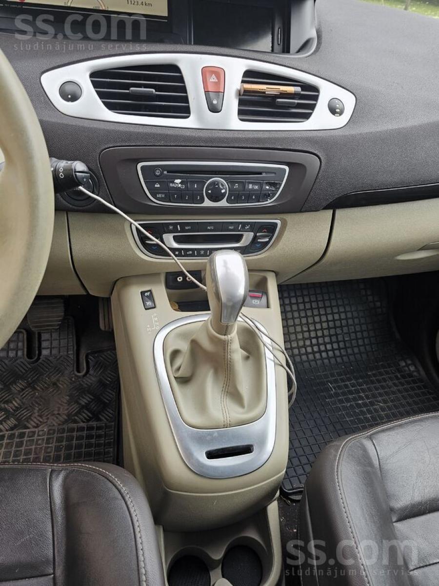 Brūns Renault Grand Scenic 2009 Jelgava, ar dzinēja tilpumu 2.00 L un nobraukumu 265 tūkst. km par 1800 €, foto 7 vietnē AUTOMOTO.COM.LV