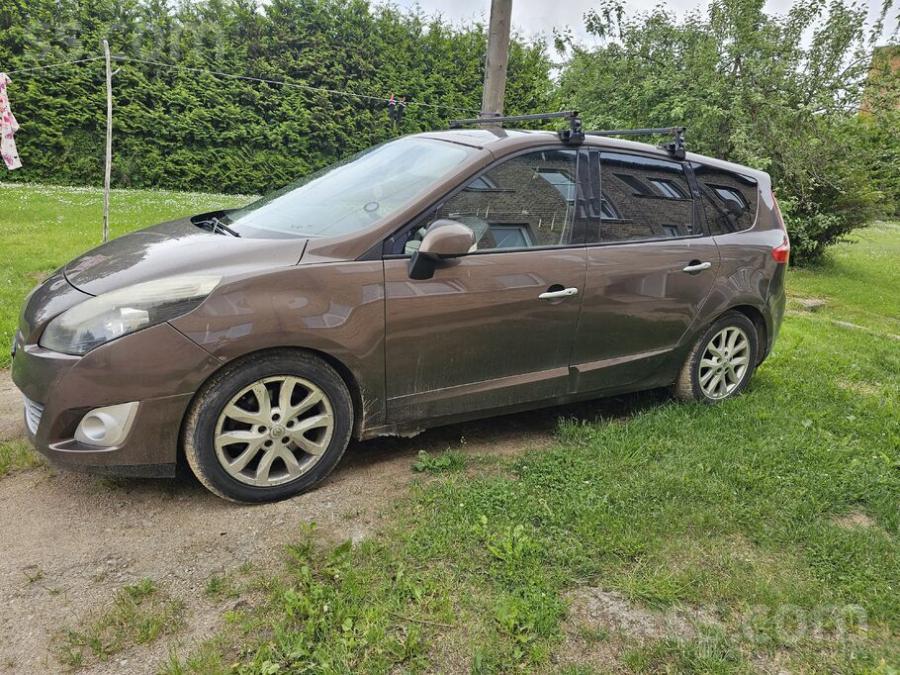 Brūns Renault Grand Scenic 2009 Jelgava, ar dzinēja tilpumu 2.00 L un nobraukumu 265 tūkst. km par 1800 €, foto 10 vietnē AUTOMOTO.COM.LV