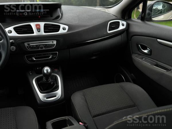 Renault Grand Scenic 2009 Jelgava vietnē Brūns Renault Grand Scenic 2009 Jelgava, ar dzinēja tilpumu 1.90 L un nobraukumu 284 tūkst. km par 2000 €, foto 10 vietnē AUTOMOTO.COM.LV