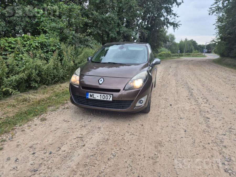 Brown Renault Grand Scenic 2011 in Riga, with an engine capacity of 1.50 L and mileage of 240 thousand km for 4690 €, photo 1 on AUTOMOTO.COM.LV