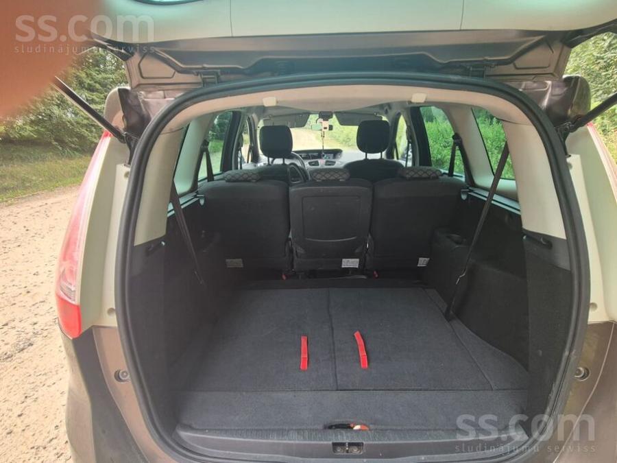 Brown Renault Grand Scenic 2011 in Riga, with an engine capacity of 1.50 L and mileage of 240 thousand km for 4690 €, photo 4 on AUTOMOTO.COM.LV