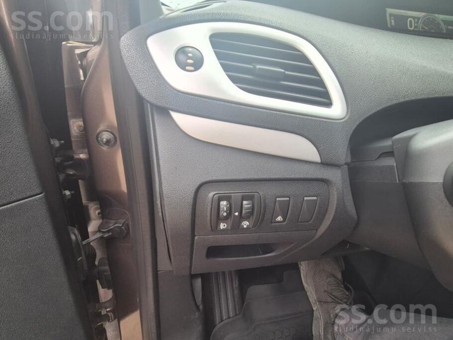 Brown Renault Grand Scenic 2011 in Riga, with an engine capacity of 1.50 L and mileage of 240 thousand km for 4690 €, photo 12 on AUTOMOTO.COM.LV