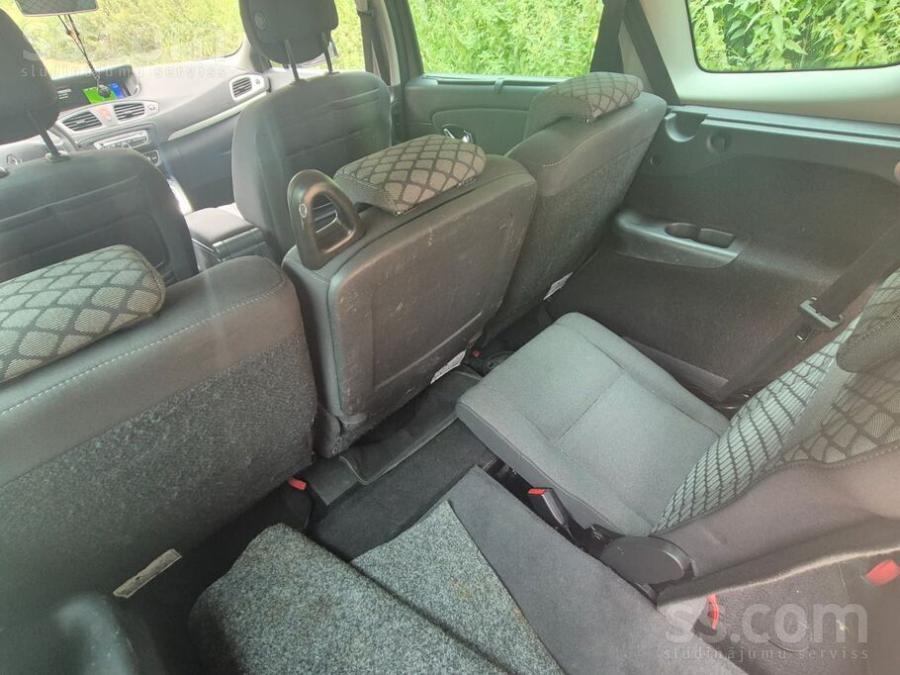 Brown Renault Grand Scenic 2011 in Riga, with an engine capacity of 1.50 L and mileage of 240 thousand km for 4690 €, photo 17 on AUTOMOTO.COM.LV