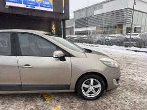 Brown Renault Grand Scenic 2012 in Siauliai, with an engine capacity of 1.46 L and mileage of 226 thousand km for 4450 €, photo 4 on AUTOMOTO.COM.LV