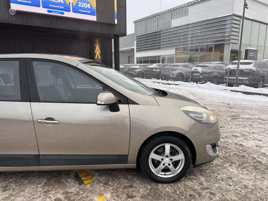 Brown Renault Grand Scenic 2012 in Siauliai, with an engine capacity of 1.46 L and mileage of 226 thousand km for 4450 €, photo 4 on AUTOMOTO.COM.LV