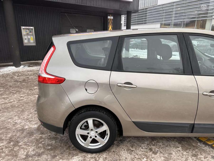 Brown Renault Grand Scenic 2012 in Siauliai, with an engine capacity of 1.46 L and mileage of 226 thousand km for 4450 €, photo 6 on AUTOMOTO.COM.LV