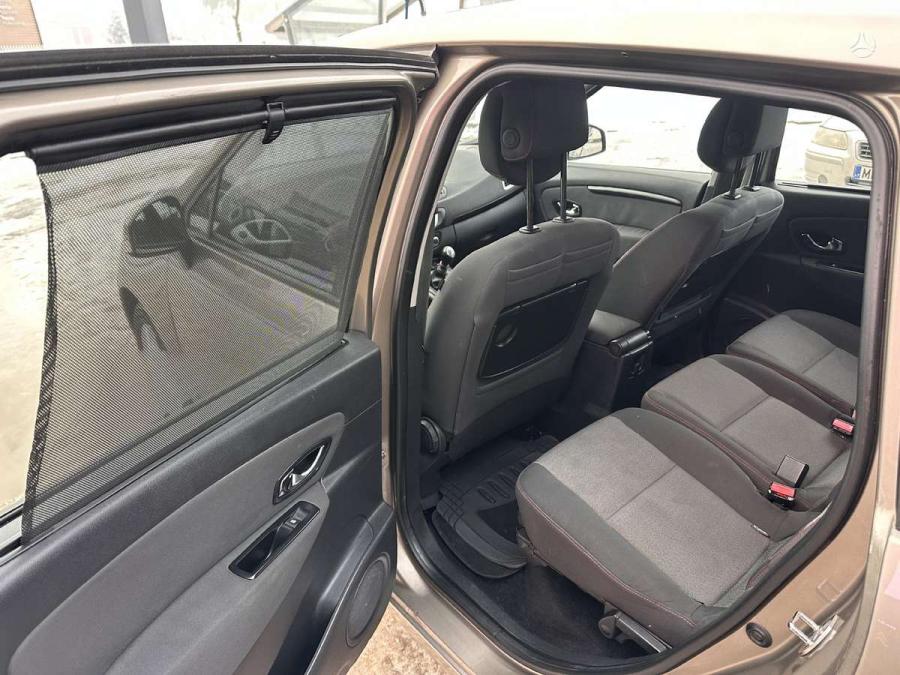 Brown Renault Grand Scenic 2012 in Siauliai, with an engine capacity of 1.46 L and mileage of 226 thousand km for 4450 €, photo 16 on AUTOMOTO.COM.LV