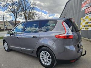 Brown Renault Grand Scenic 2012 in Siauliai, with an engine capacity of 1.60 L and mileage of 296 thousand km for 4750 €, photo 9 on AUTOMOTO.COM.LV