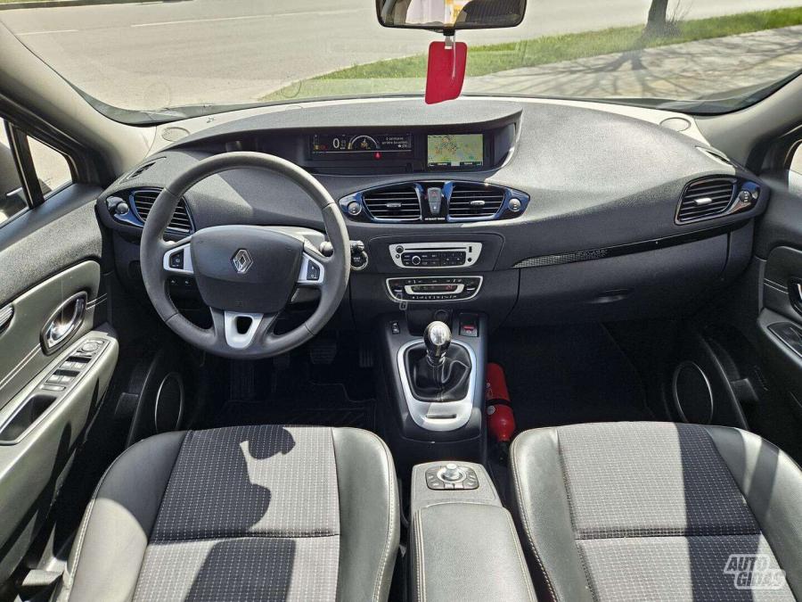 Brown Renault Grand Scenic 2012 in Siauliai, with an engine capacity of 1.60 L and mileage of 296 thousand km for 4750 €, photo 13 on AUTOMOTO.COM.LV