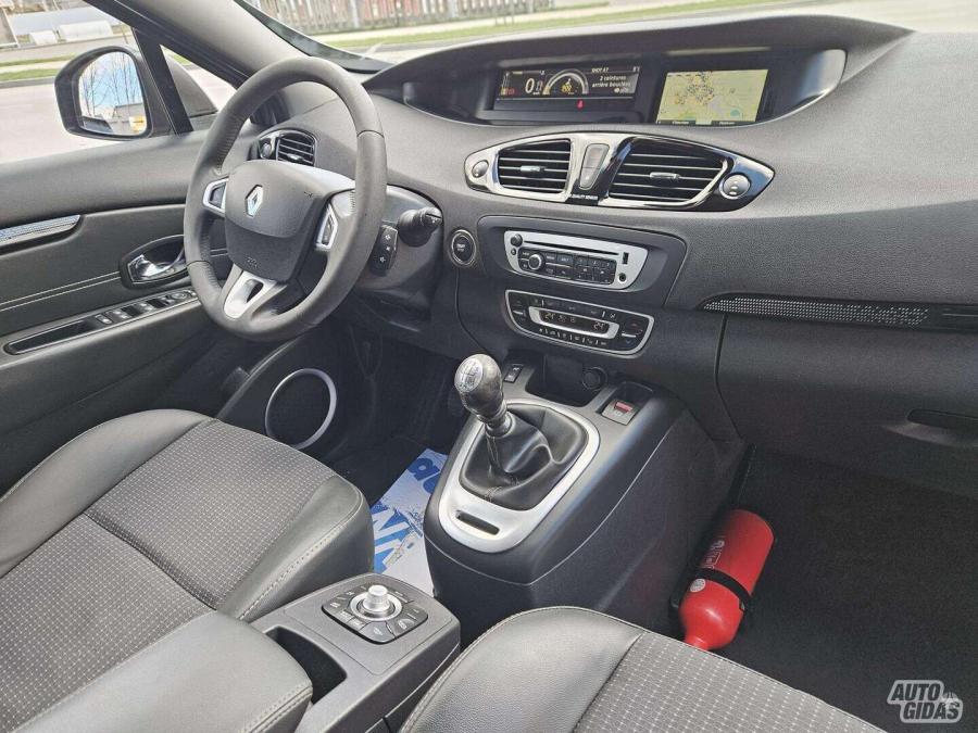 Brown Renault Grand Scenic 2012 in Siauliai, with an engine capacity of 1.60 L and mileage of 296 thousand km for 4750 €, photo 15 on AUTOMOTO.COM.LV