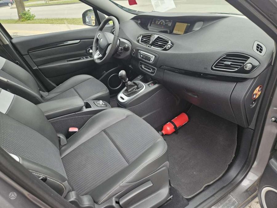 Brown Renault Grand Scenic 2012 in Siauliai, with an engine capacity of 1.60 L and mileage of 296 thousand km for 4050 €, photo 15 on AUTOMOTO.COM.LV