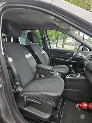 Brown Renault Grand Scenic 2012 in Siauliai, with an engine capacity of 1.60 L and mileage of 296 thousand km for 4050 €, photo 16 on AUTOMOTO.COM.LV