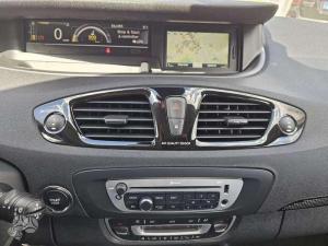 Brown Renault Grand Scenic 2012 in Siauliai, with an engine capacity of 1.60 L and mileage of 296 thousand km for 4050 €, photo 21 on AUTOMOTO.COM.LV
