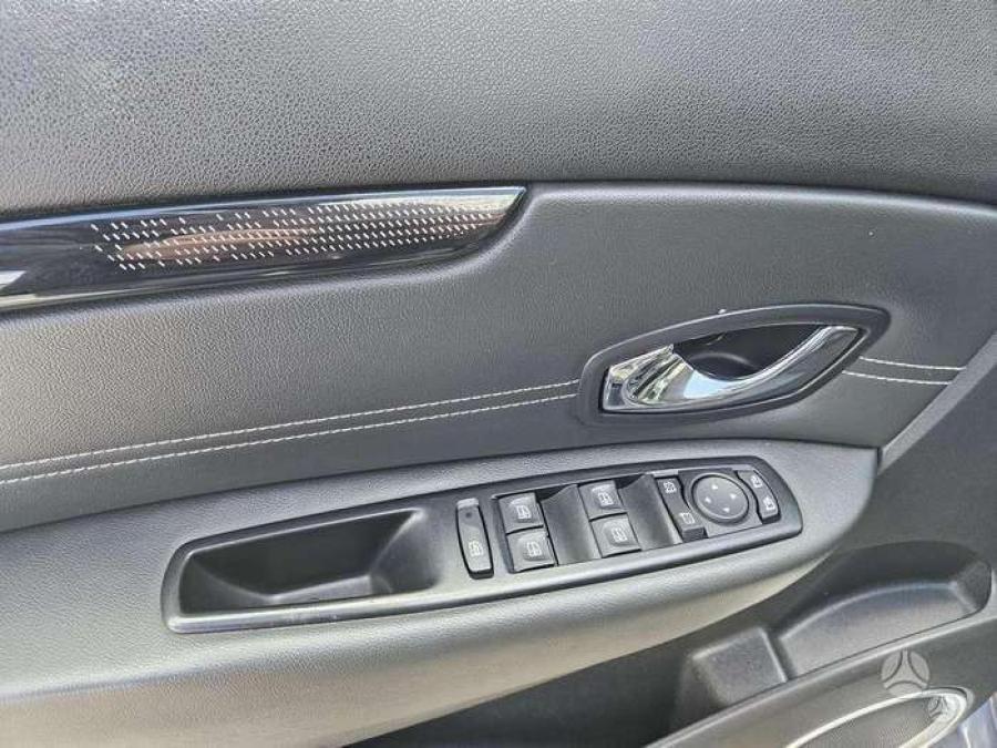 Brown Renault Grand Scenic 2012 in Siauliai, with an engine capacity of 1.60 L and mileage of 296 thousand km for 4050 €, photo 23 on AUTOMOTO.COM.LV