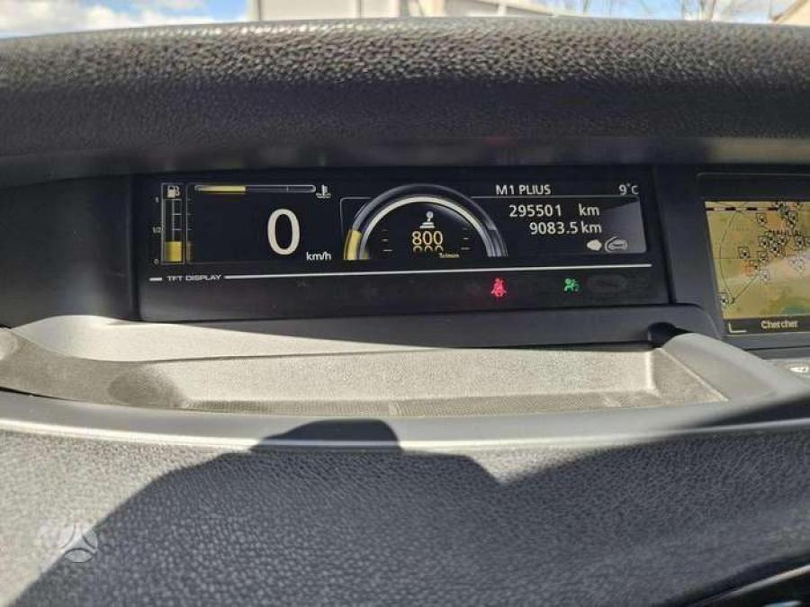 Brown Renault Grand Scenic 2012 in Siauliai, with an engine capacity of 1.60 L and mileage of 296 thousand km for 4050 €, photo 26 on AUTOMOTO.COM.LV