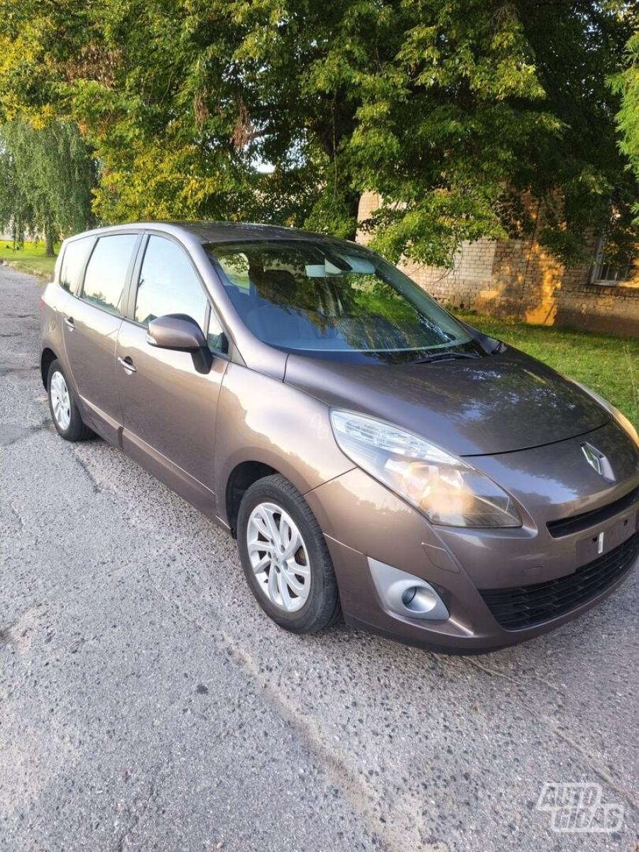 Brown Renault Grand Scenic 2012 in Panevezys, with an engine capacity of 1.50 L and mileage of 227 thousand km for 3200 €, photo 1 on AUTOMOTO.COM.LV