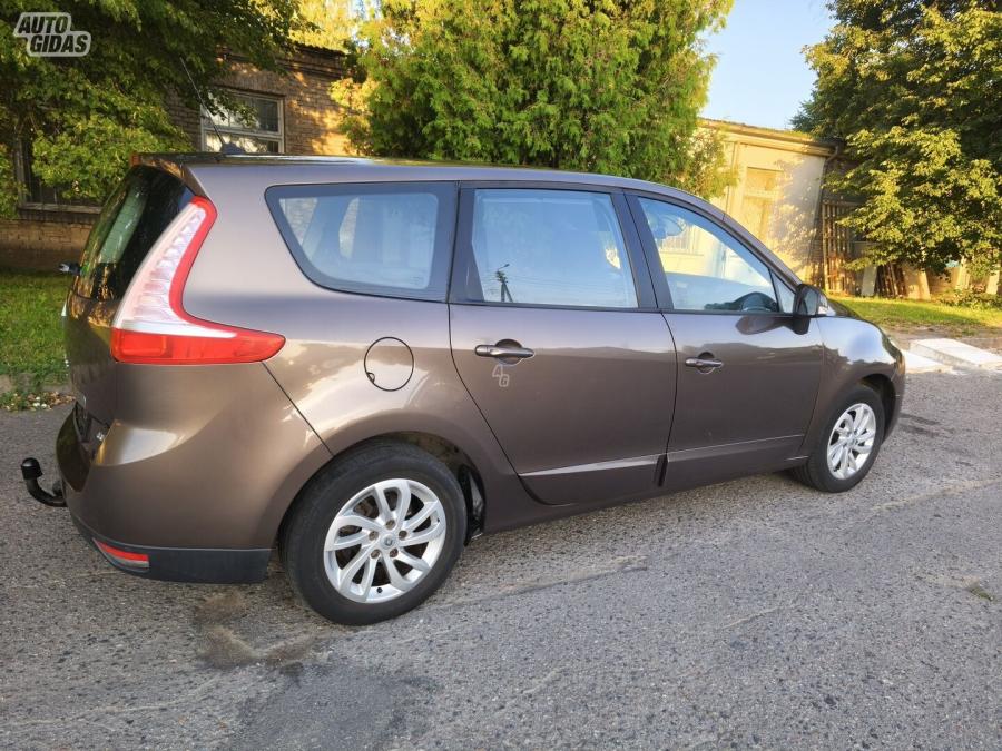 Brown Renault Grand Scenic 2012 in Panevezys, with an engine capacity of 1.50 L and mileage of 227 thousand km for 3200 €, photo 8 on AUTOMOTO.COM.LV