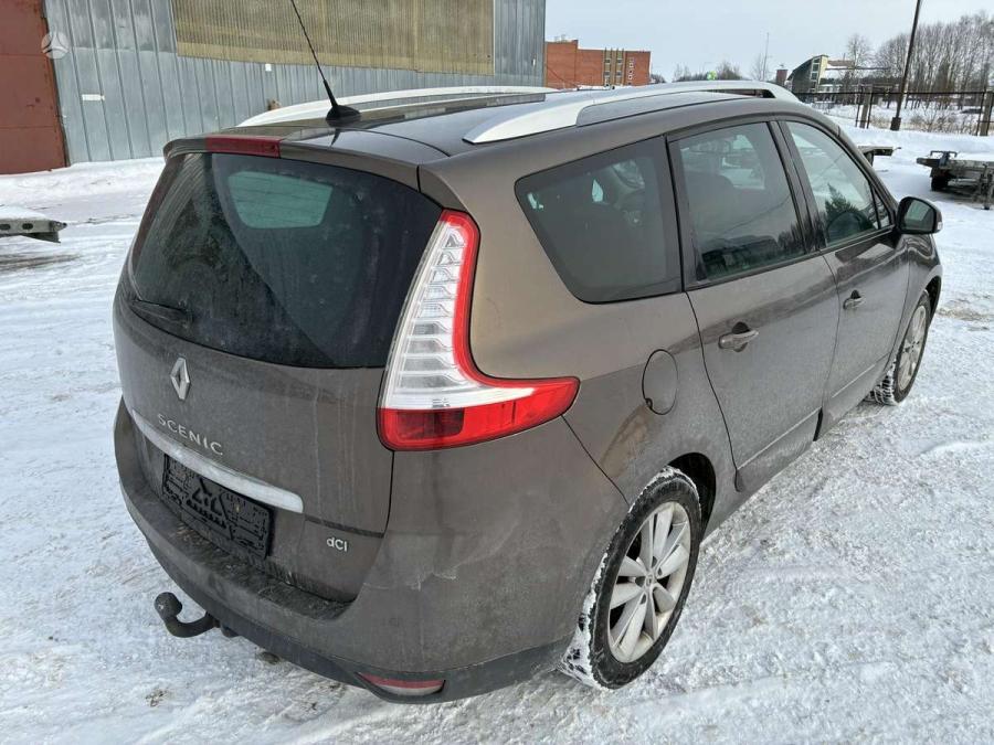 Brūns Renault Grand Scenic 2013 Šauļi, ar dzinēja tilpumu 1.60 L un nobraukumu 237 tūkst. km par 3200 €, foto 4 vietnē AUTOMOTO.COM.LV