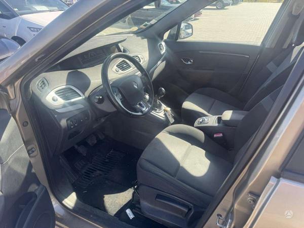 Brown Renault Grand Scenic 2014 in Taurage, with an engine capacity of 1.46 L and mileage of 255 thousand km for 4200 €, photo 6 on AUTOMOTO.COM.LV