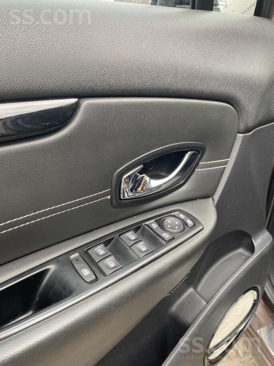 Brown Renault Grand Scenic 2014 in Jelgava, with an engine capacity of 1.60 L and mileage of 241 thousand km for 4900 €, photo 12 on AUTOMOTO.COM.LV