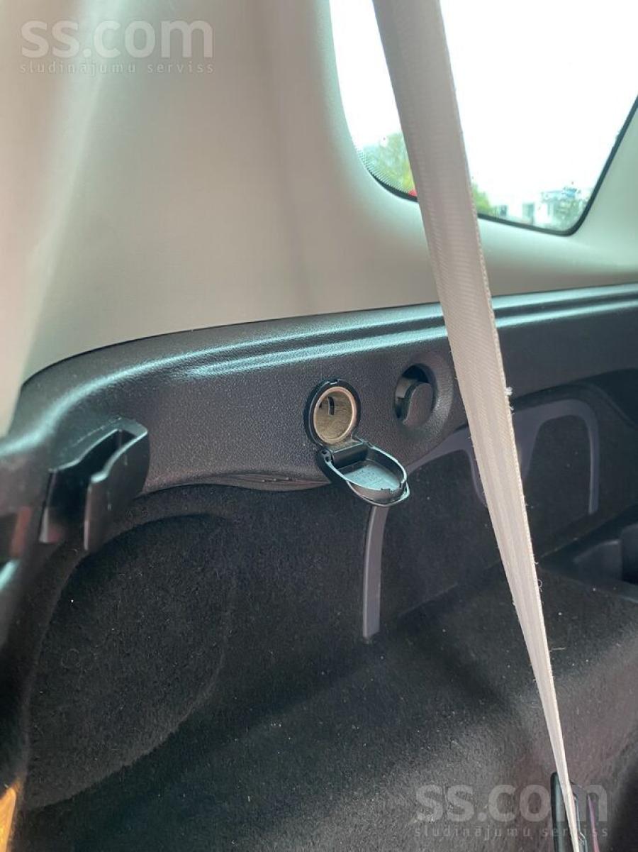 Brown Renault Grand Scenic 2014 in Jelgava, with an engine capacity of 1.60 L and mileage of 241 thousand km for 4900 €, photo 17 on AUTOMOTO.COM.LV