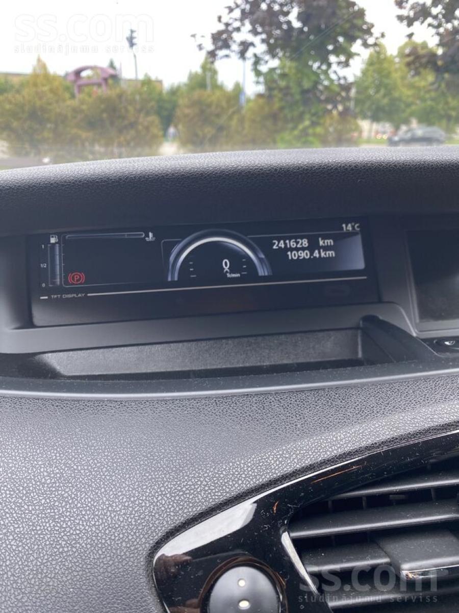 Brown Renault Grand Scenic 2014 in Jelgava, with an engine capacity of 1.60 L and mileage of 241 thousand km for 4900 €, photo 18 on AUTOMOTO.COM.LV