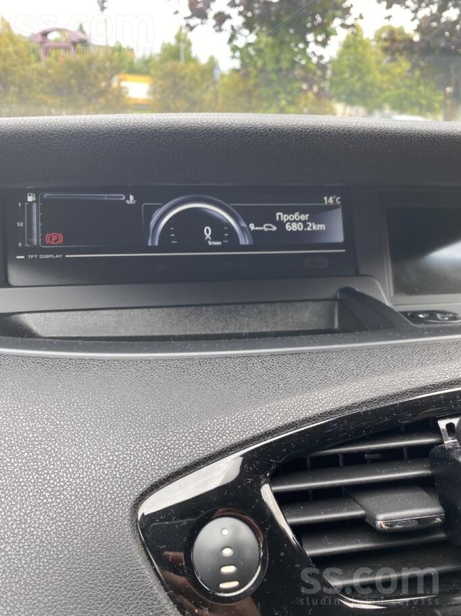 Brown Renault Grand Scenic 2014 in Jelgava, with an engine capacity of 1.60 L and mileage of 241 thousand km for 4900 €, photo 19 on AUTOMOTO.COM.LV