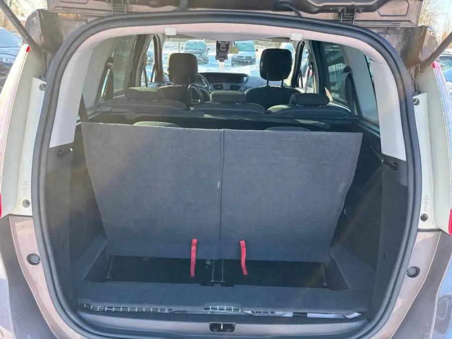 Brūns Renault Grand Scenic 2015 Ogre, ar dzinēja tilpumu 1.20 L un nobraukumu 123 tūkst. km par 5550 €, foto 14 vietnē AUTOMOTO.COM.LV